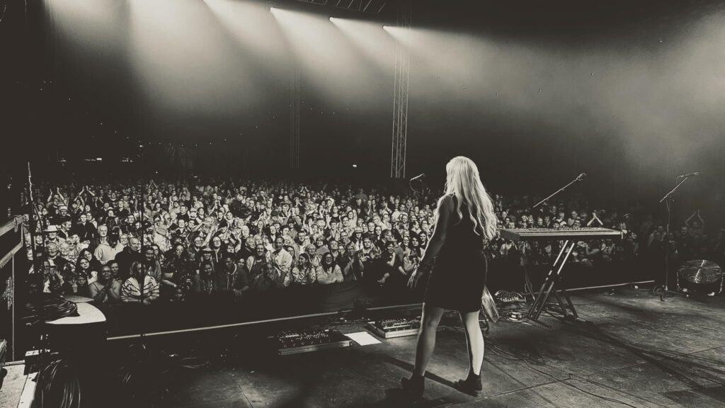 LEILA COOPER - APEX MUSIC INTERNATIONAL